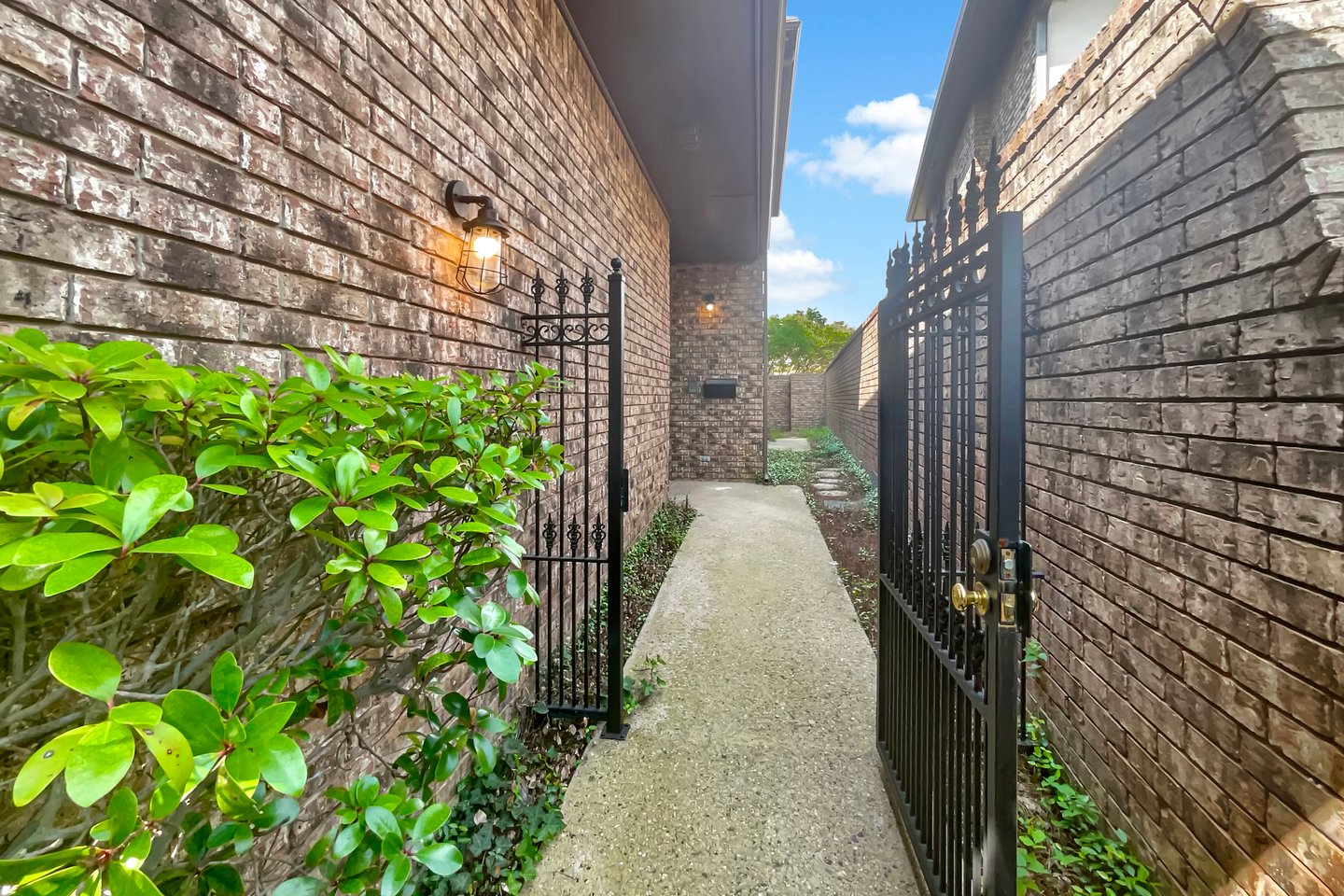 12061 Tavel Cir, Dallas, TX 75230 | Opendoor Exclusives